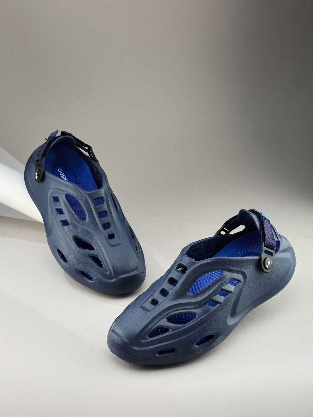 Buy Campus Men Self Design Clogs - Flip Flops for Men 33498159 | Myntra