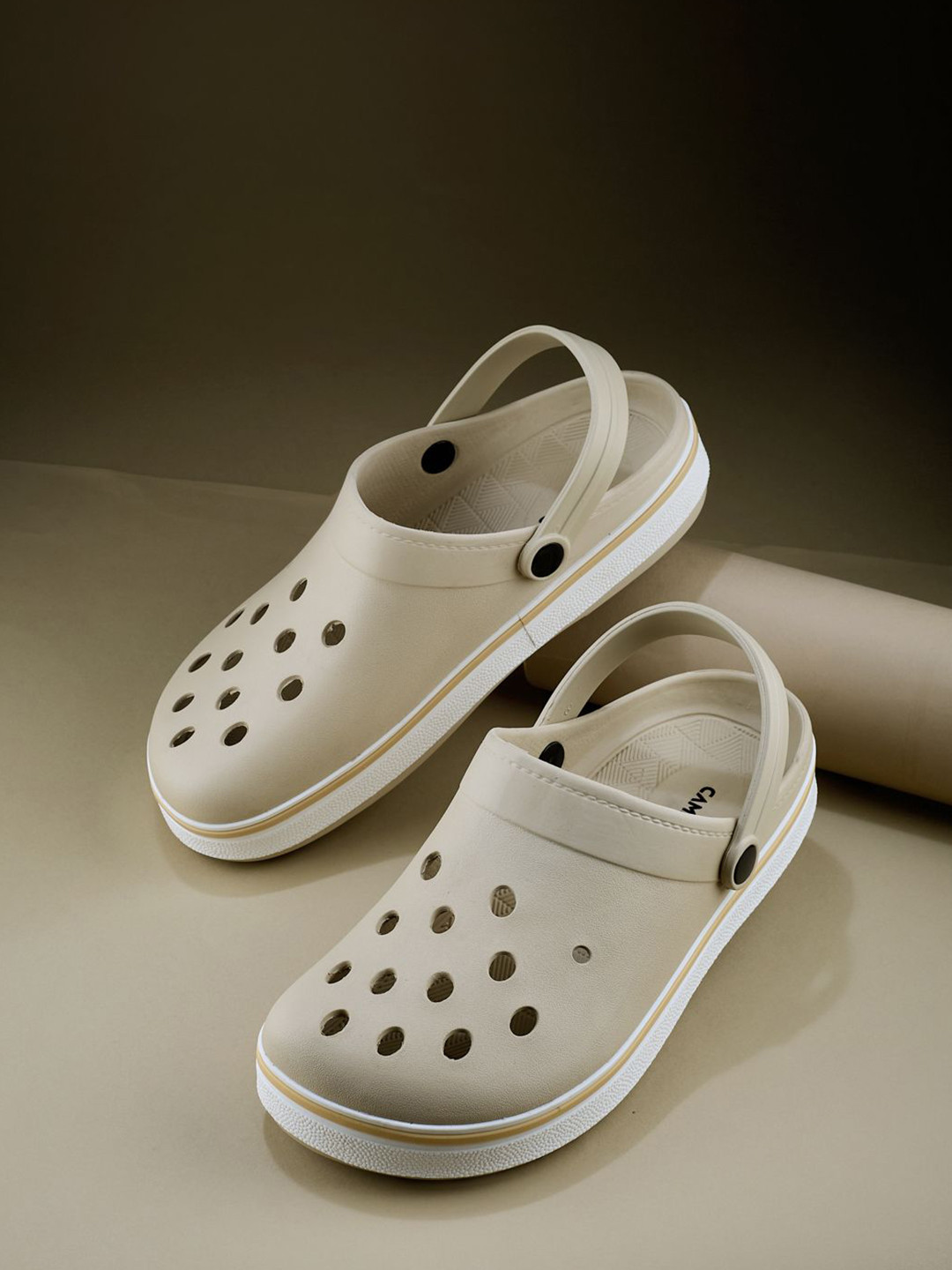 Buy Campus Men Self Design Clogs - Flip Flops for Men 32770831 | Myntra