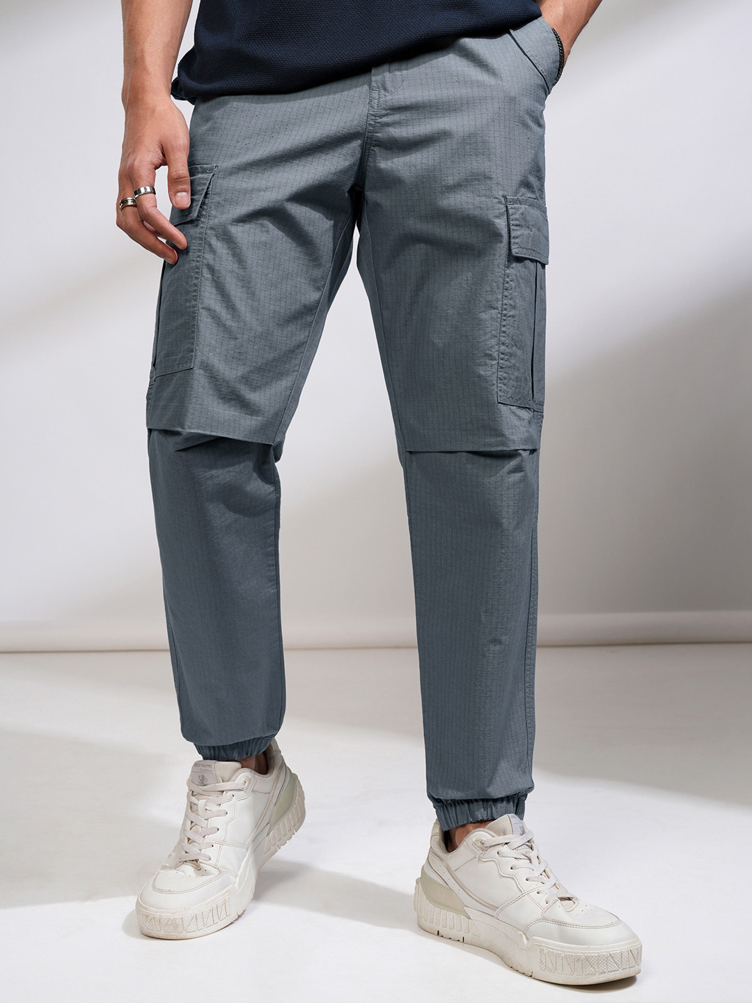 Buy HIGHLANDER Men Ripstop Dobby Solid Elasticated Relaxed Fit ...