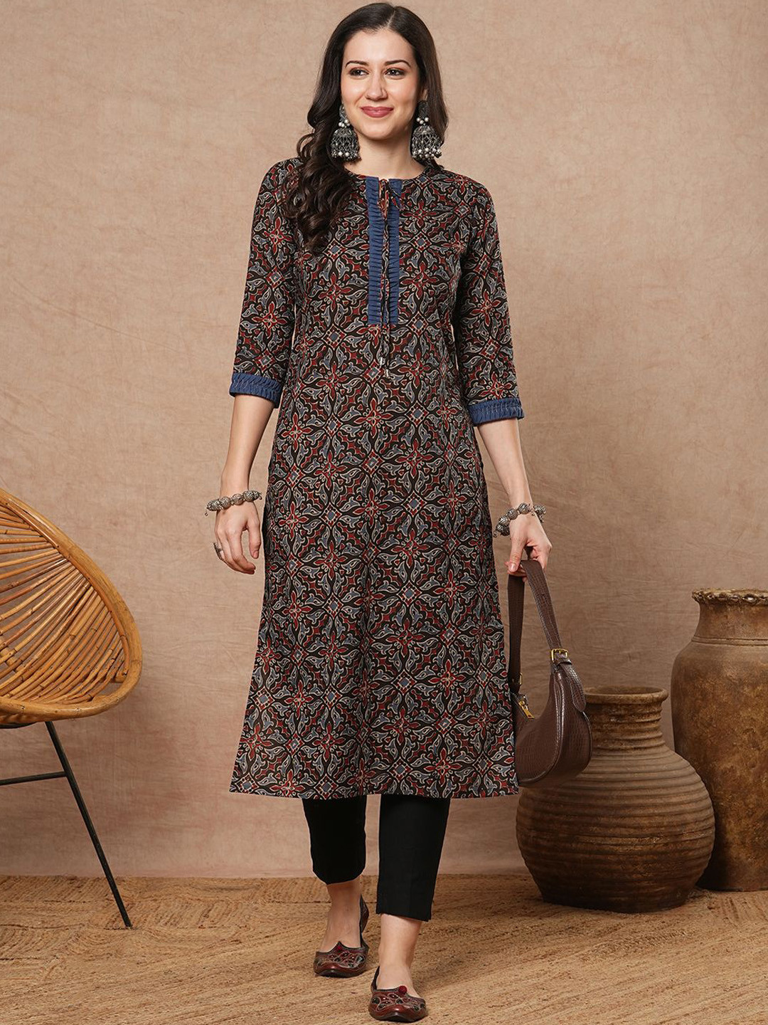 Buy KAMI KUBI Geometric Printed V Neck Tie Up Neck Pure Cotton Straight ...