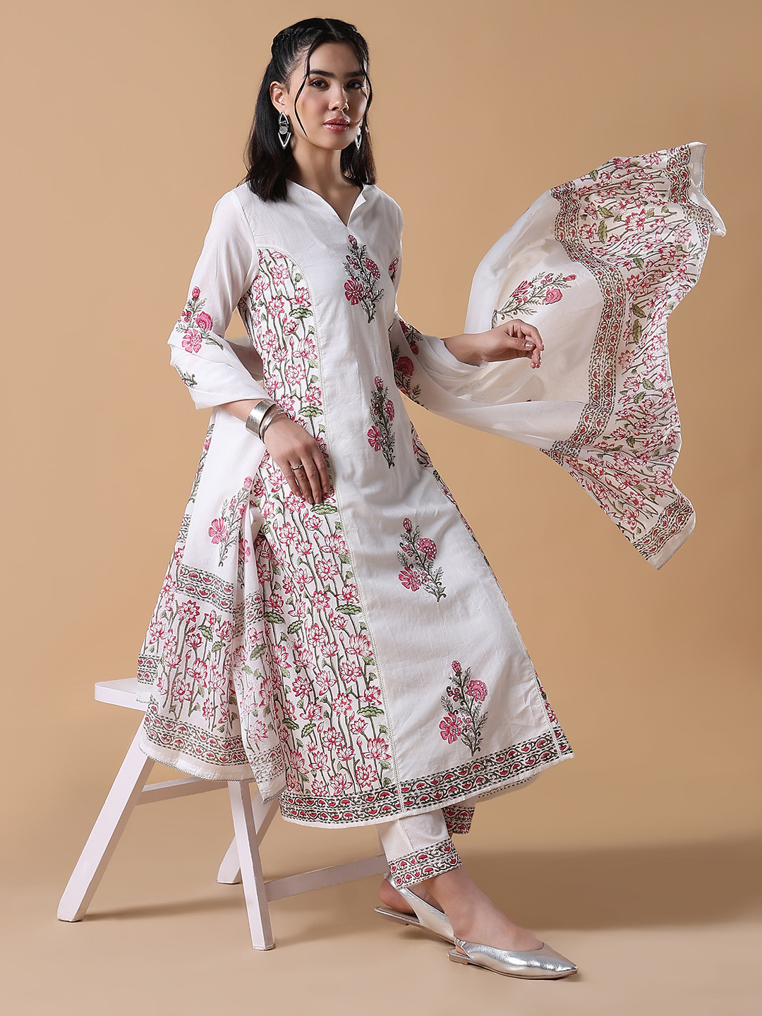Buy SHOWOFF Women Floral Printed Panelled Beads And Stones Kurta With ...