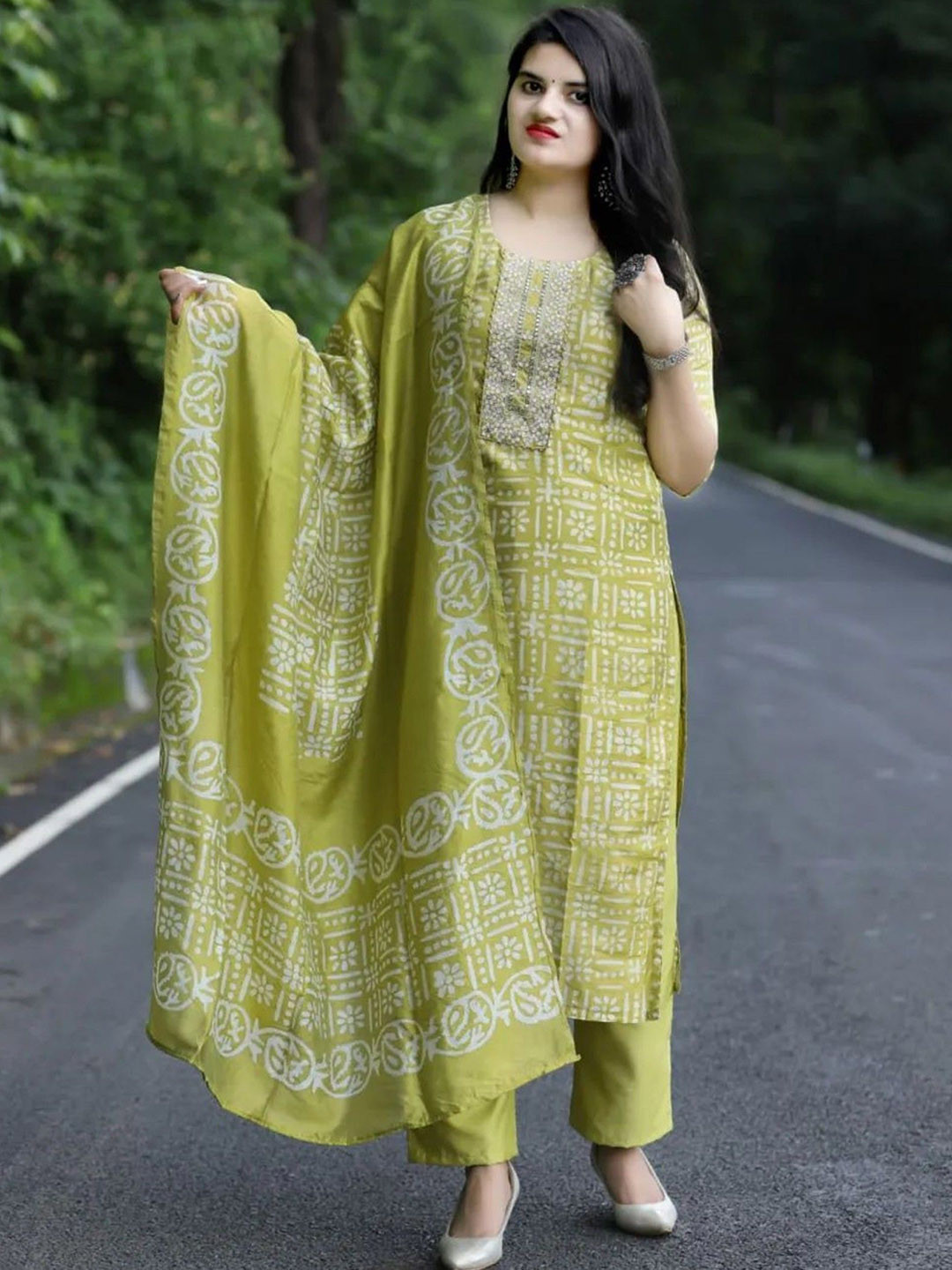Buy Piludi Women Bandhani Embroidered Regular Kurta With Trousers ...