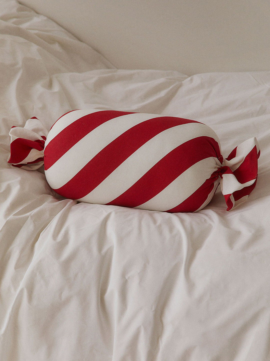Buy H&M Red Candy Shaped Bolster - Bolsters for Boys 32348373 | Myntra
