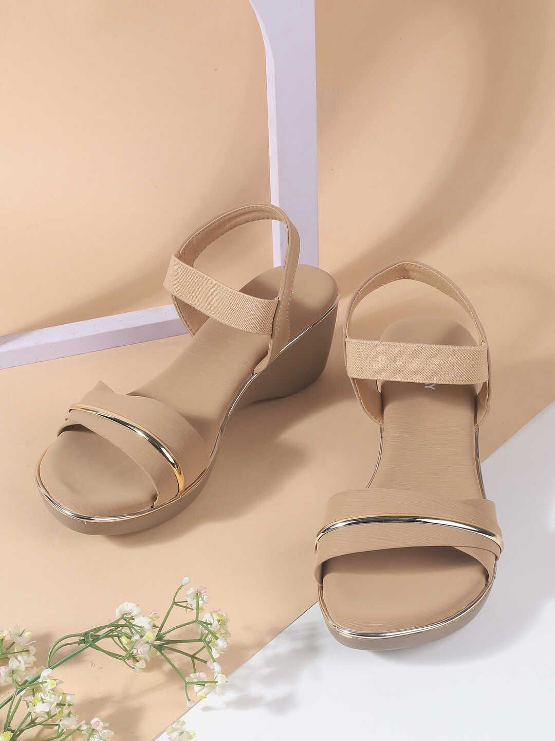 Buy WALKWAY By Metro Block Sandals - Heels for Women 32403613 | Myntra