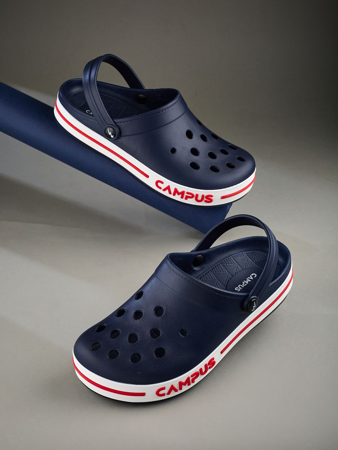 Buy Campus Men Self Design Clogs - Flip Flops for Men 32414655 | Myntra