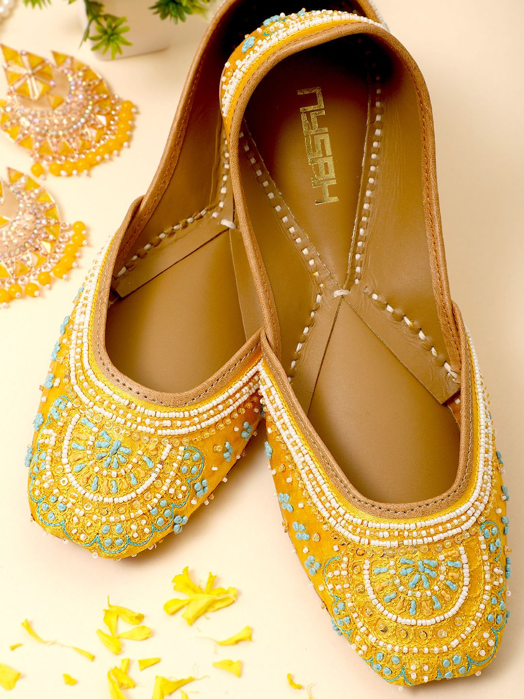 Buy Nysah Women Embellished Ethnic Mojaris Flats - Flats for Women ...