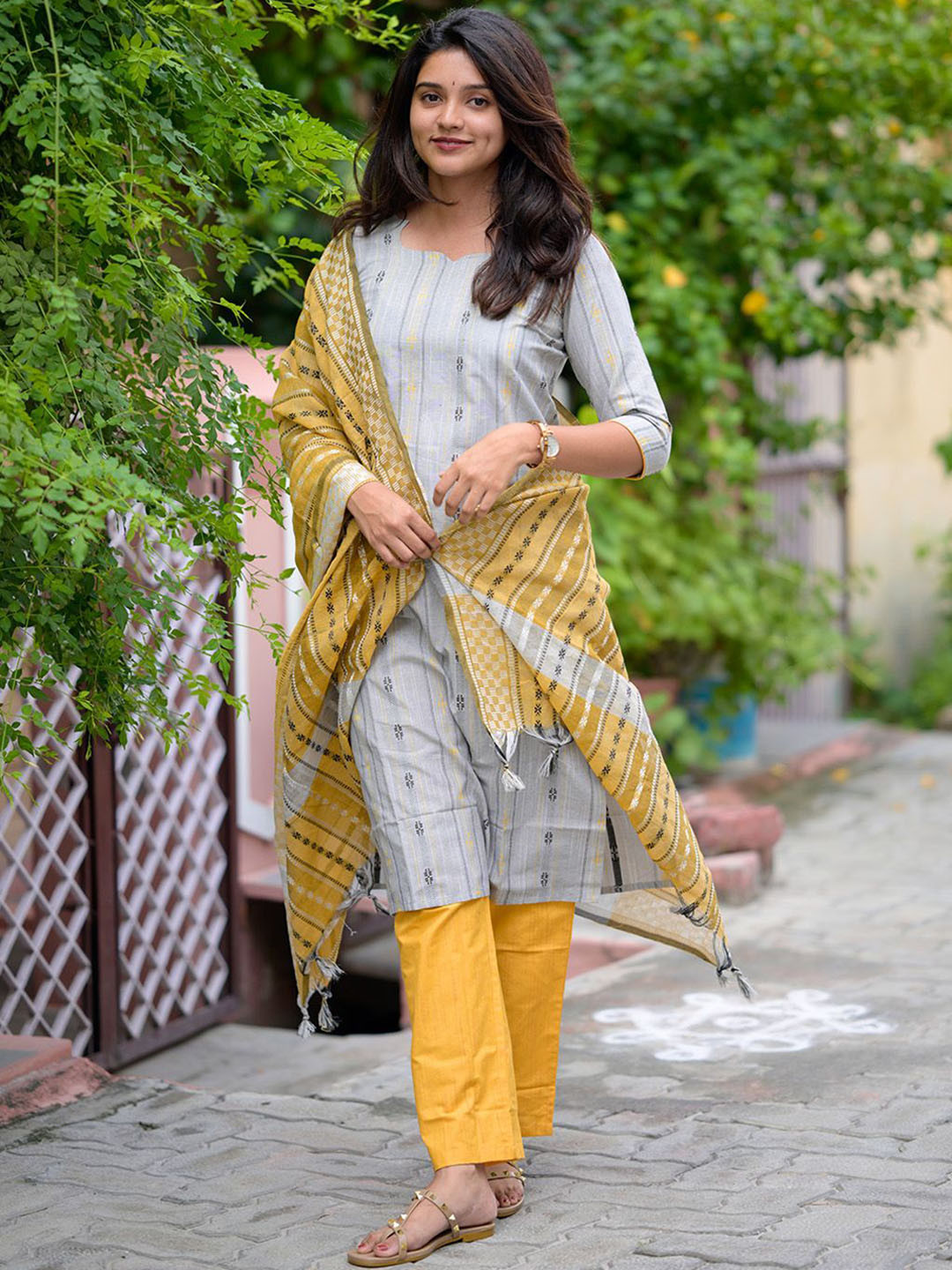 Buy Vastara The Label Women Striped Kurta With Trousers & Dupatta ...