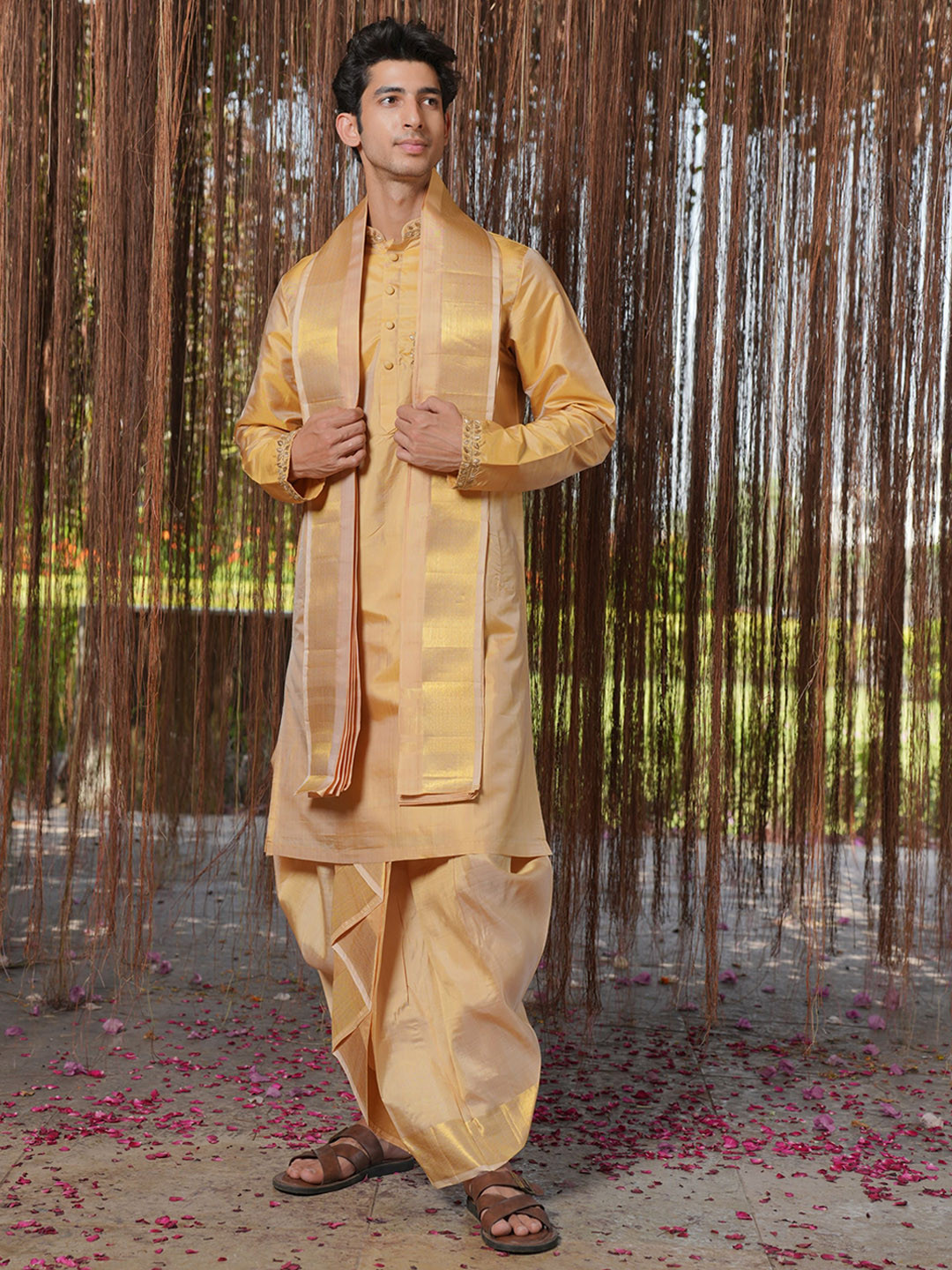 Buy HILO DESIGN Men Ethnic Motifs Embroidered Regular Pure Silk Kurta ...