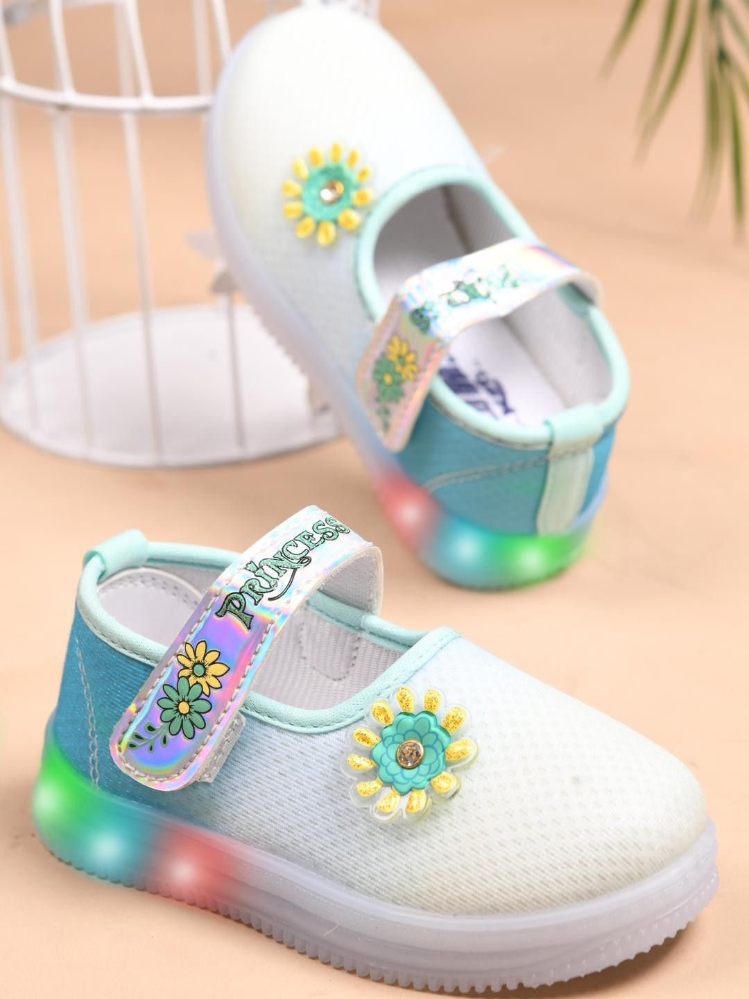 Buy KATS Girls Casual Shoes - Casual Shoes for Girls 34739301 | Myntra