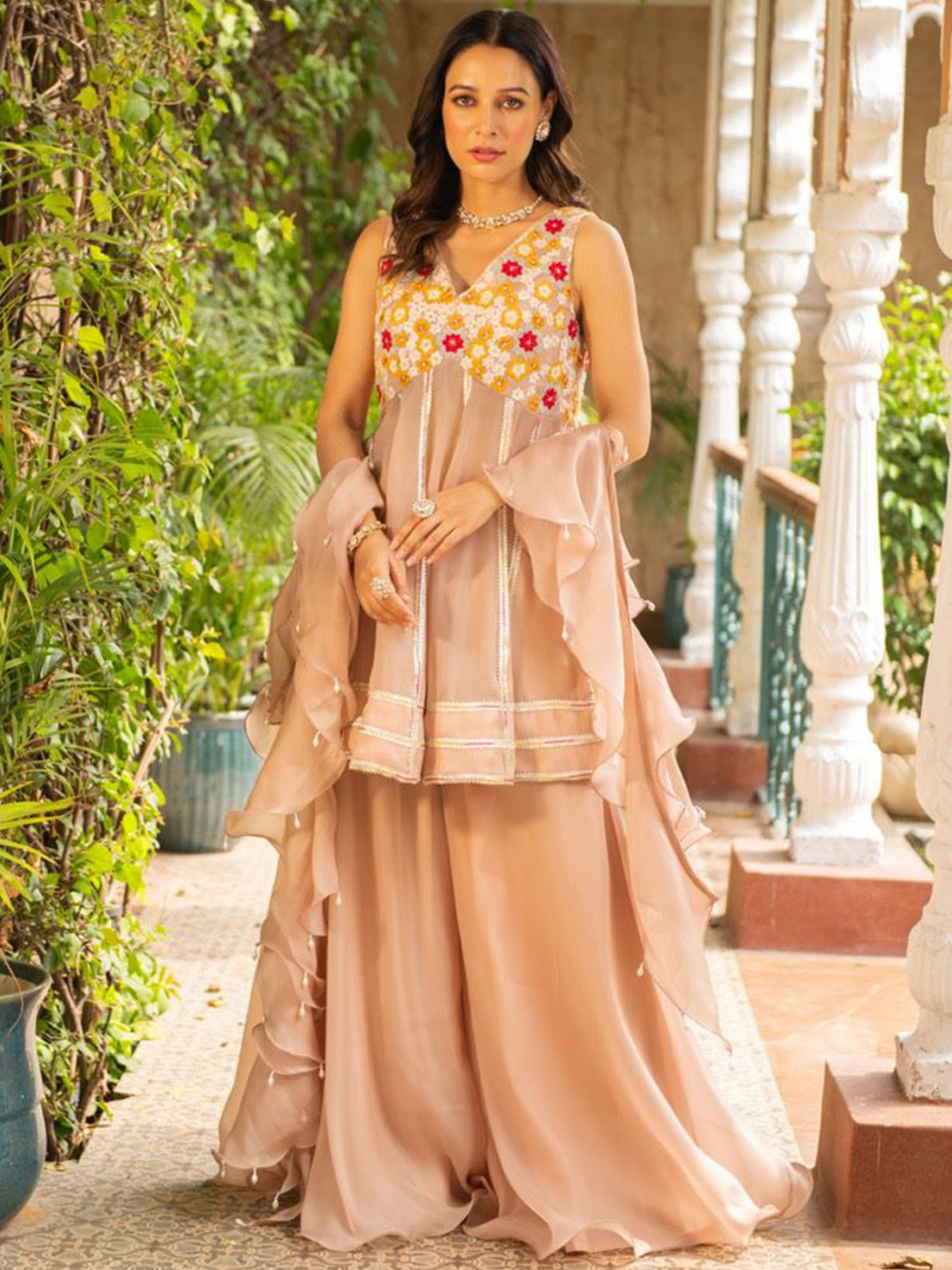 Buy AJIESH OBEROI Women Koyal Floral Embroidered Regular Kurti With ...