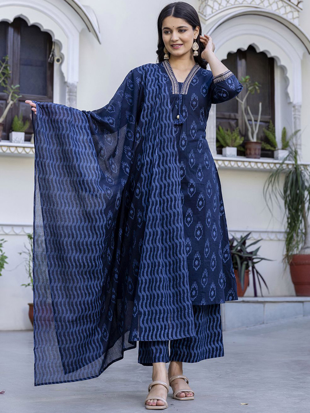 Buy Pistaa Floral Printed V Neck Pure Cotton A Line Kurta With Palazzos ...