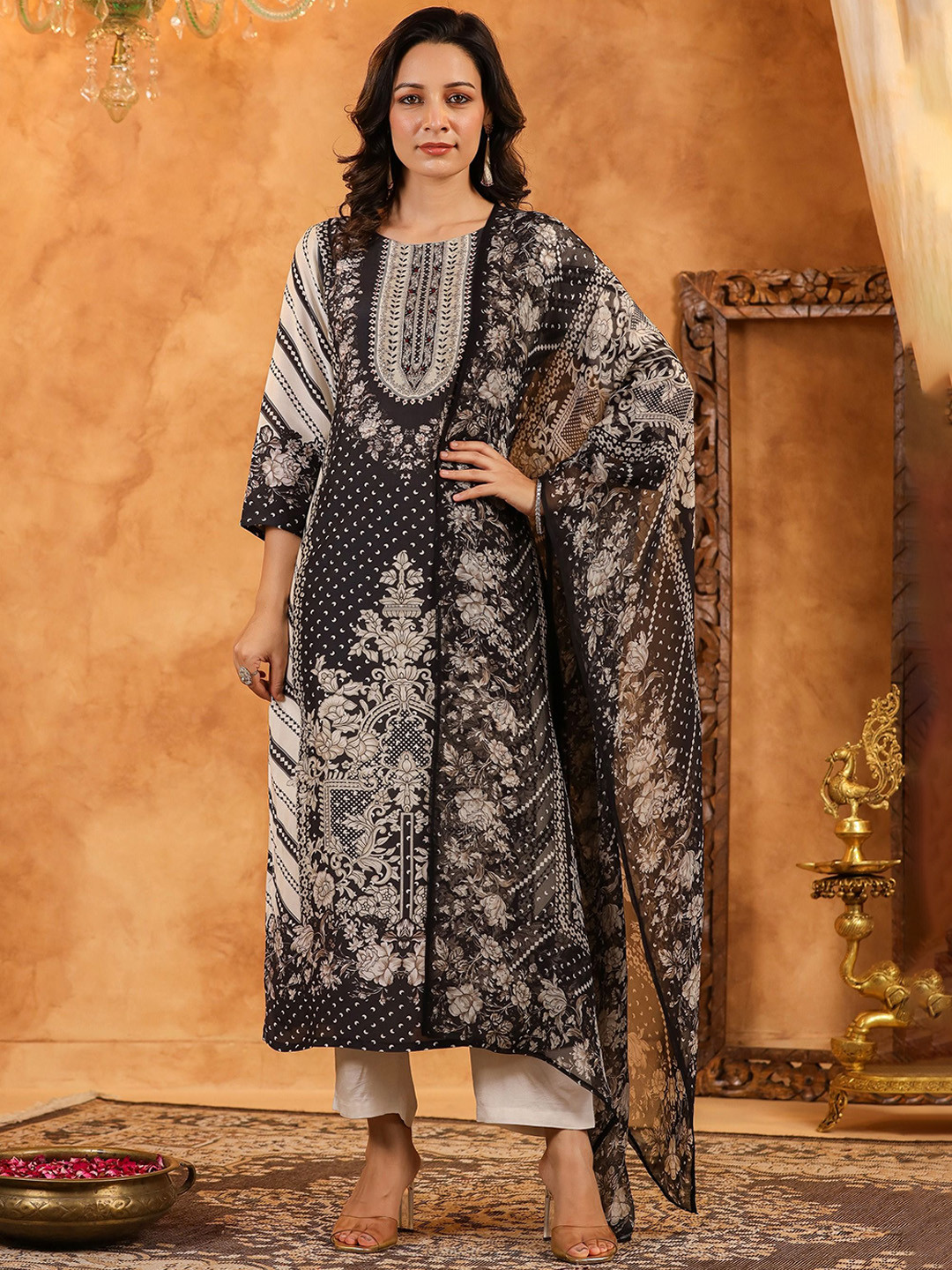Buy HOUSE OF MORA Women Floral Printed Regular Kurta With Trousers ...