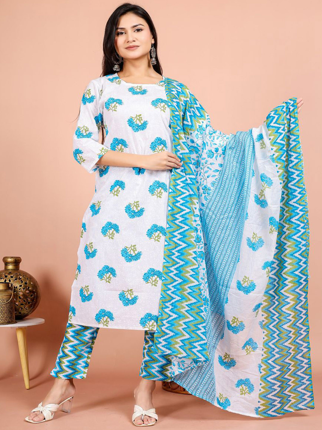 Buy Rudra Bazaar Women Floral Printed Pure Cotton Kurta With Trousers ...