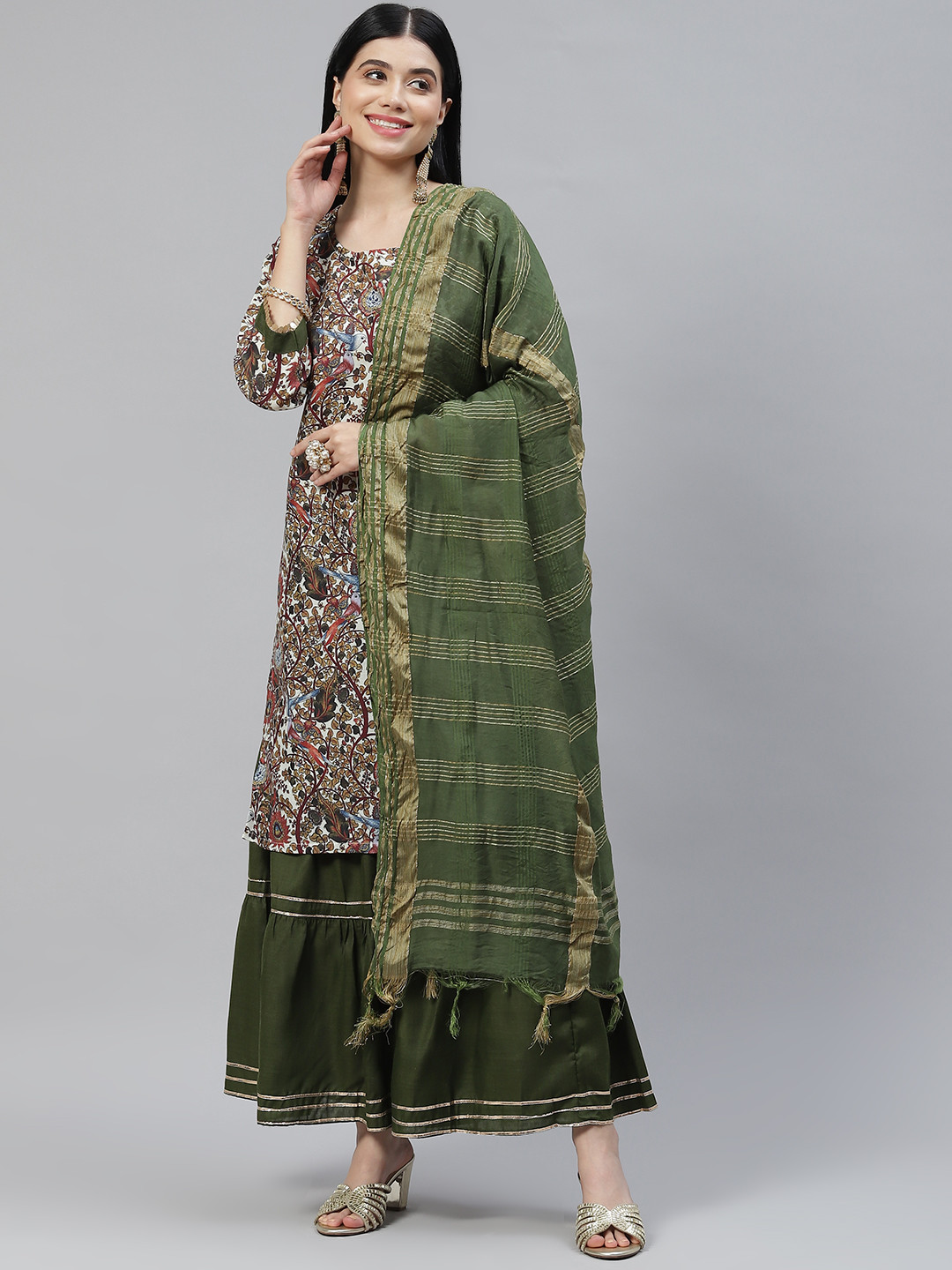 Buy SERONA FABRICS Women Green Kalamkari Printed Gotta Patti Kurta With ...
