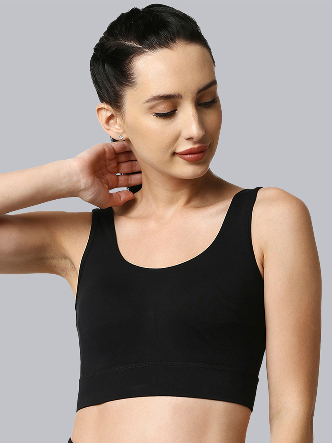 Buy SOIE Medium Impact Non Padded Non Wired Long Line Sports Bra - Bra ...