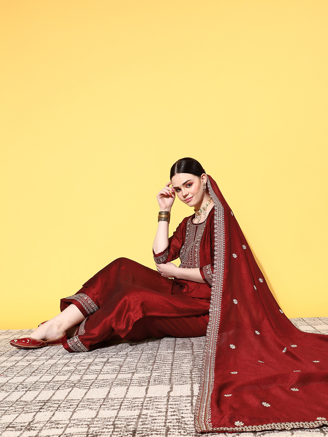 Buy SheWill Women Ethnic Motifs Silk Blend Hyper Texture Kurta Set ...