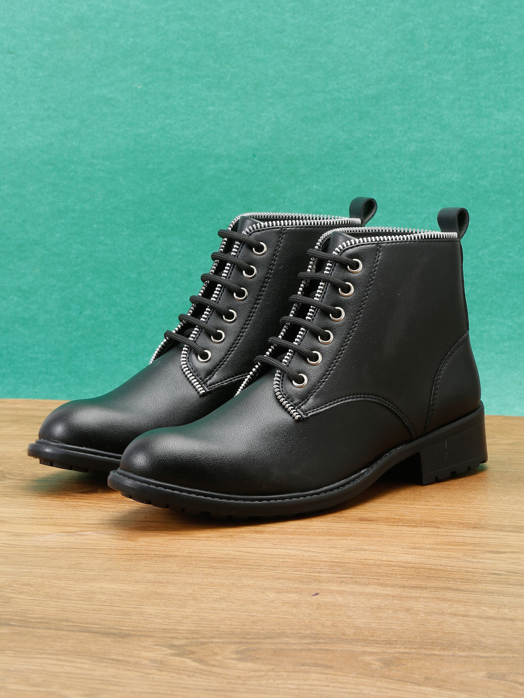 Buy Roadster Women Black Solid Boots - Boots for Women 20480178 | Myntra