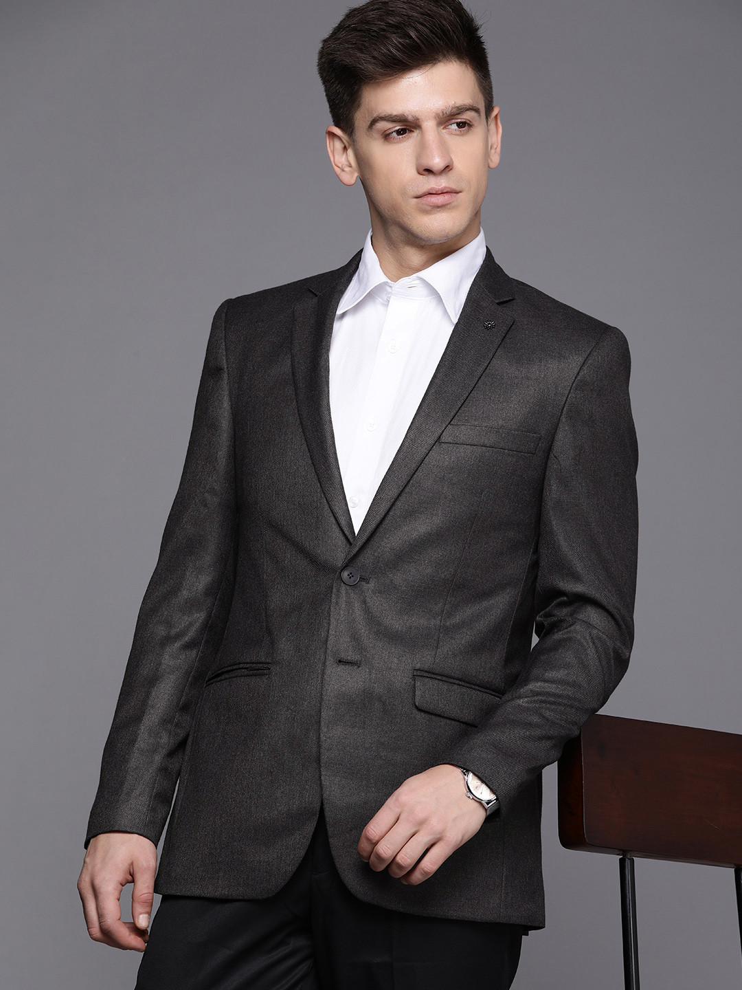 Buy Raymond Men Black Slim Fit Solid Self Design Single Breasted Blazer ...