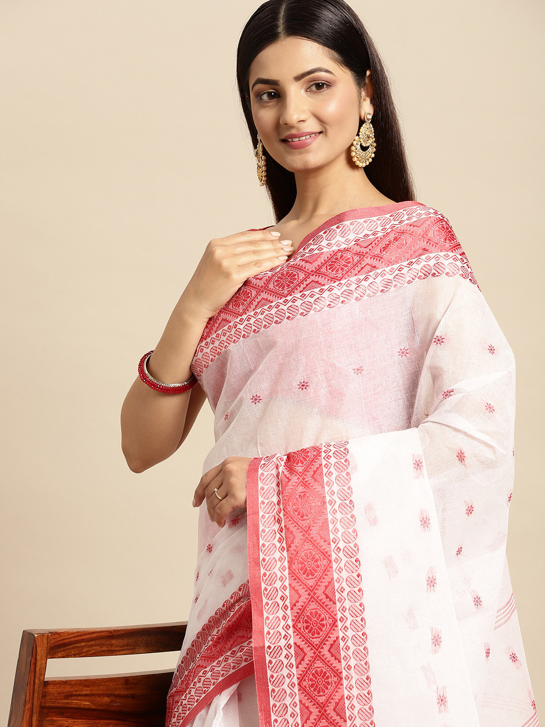 Buy DESH BIDESH White & Red Ethnic Motifs Pure Cotton Taant Saree ...