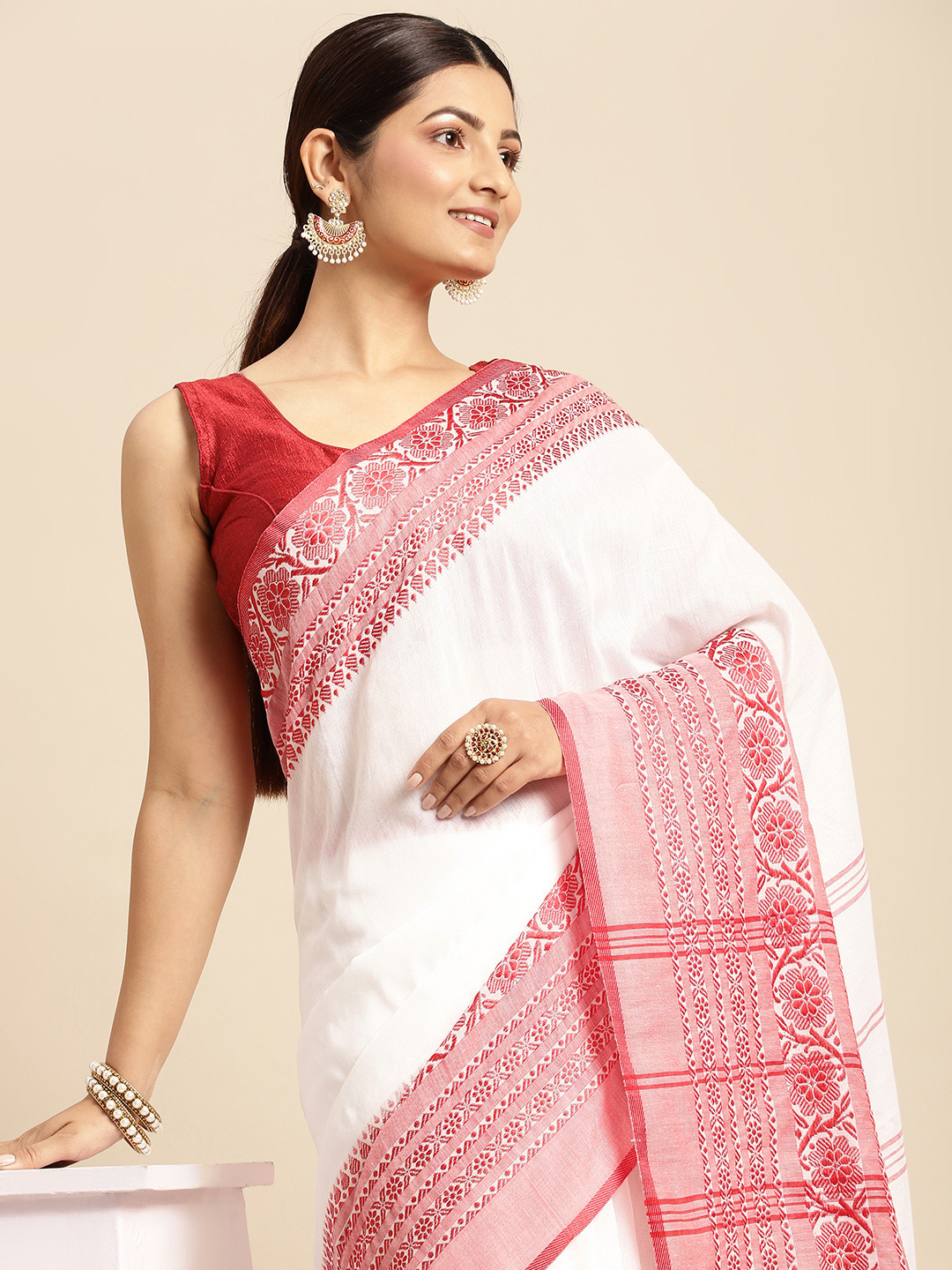 Buy DESH BIDESH White & Red Solid Pure Cotton Taant Saree - Sarees for ...