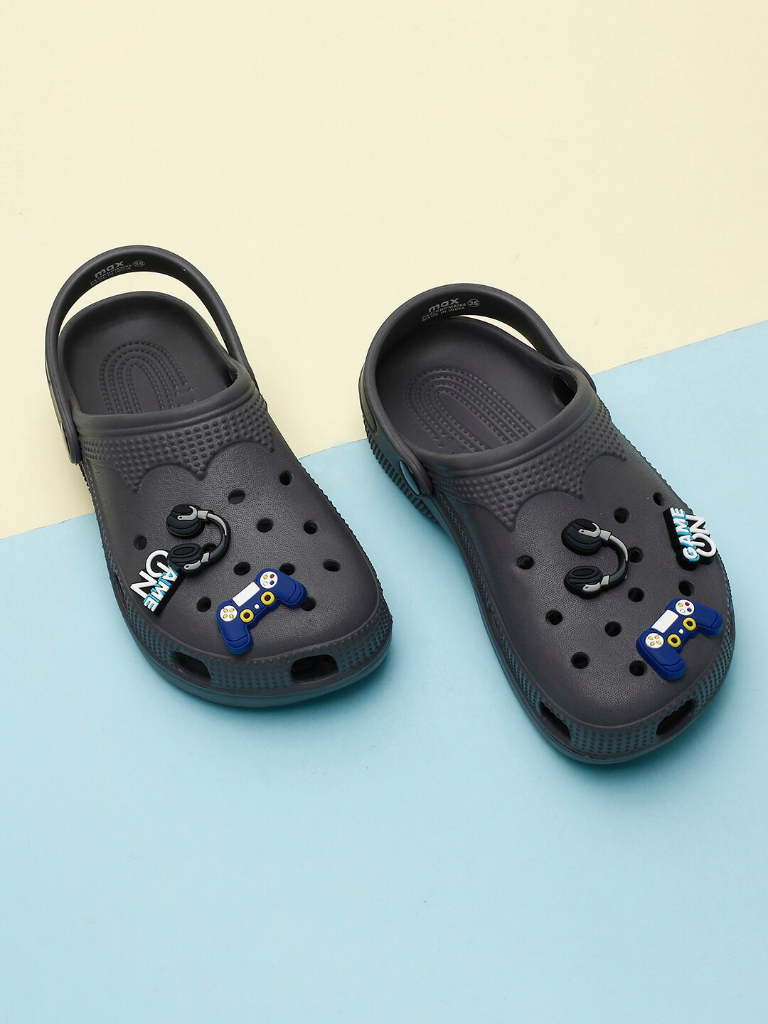 Buy Max Boys Embellished Clogs - Flip Flops for Boys 20552582 | Myntra