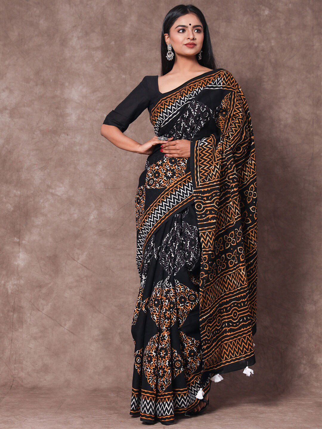 Buy BUTA BUTI Black & White Ethnic Motifs Pure Cotton Saree - Sarees ...