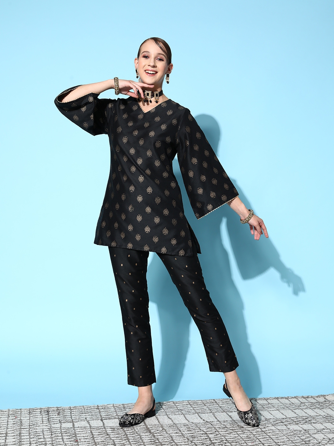 Buy Shae By Sassafras Women Black Foil Floral Printed Gotta Patti Kurta