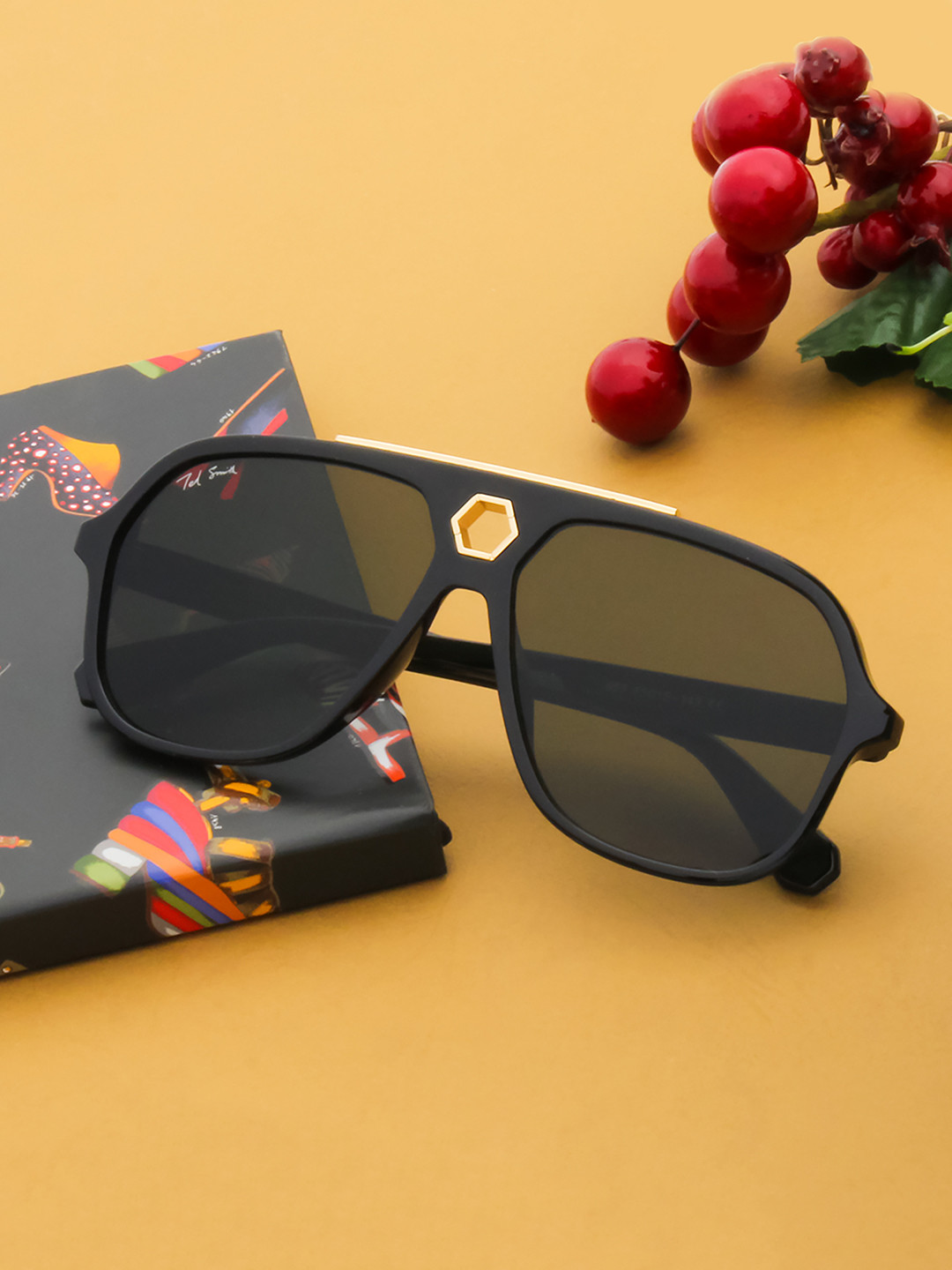 Buy Ted Smith Unisex Green Lens & Black Wayfarer Sunglasses UV ...