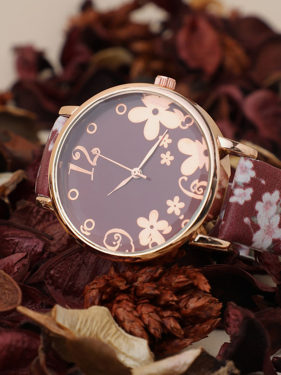 Buy HAUTE SAUCE By Campus Sutra Women Maroon Analogue Watch AW22 ...