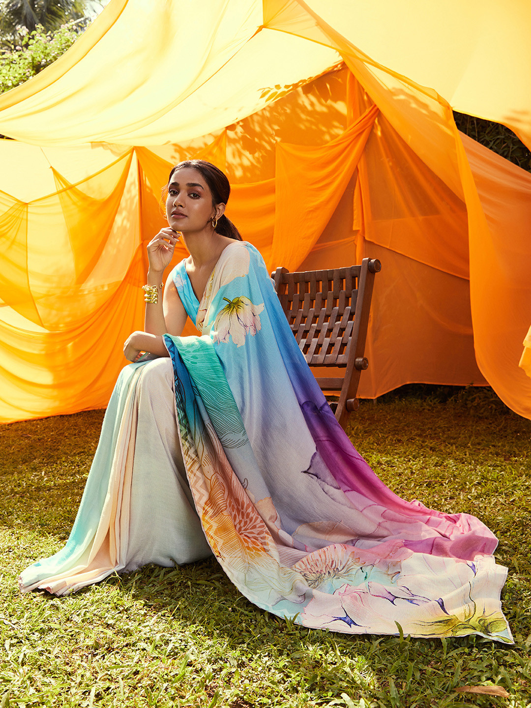 Buy Navyasa Pink & Blue Floral Printed Saree - Sarees for Women ...