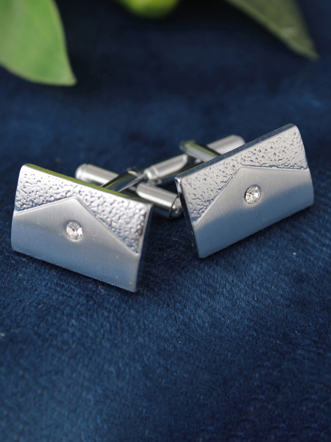 Buy Kavove Men Silver Toned Rectangle Shaped Cufflink - Cufflinks for Men 20750538 | Myntra