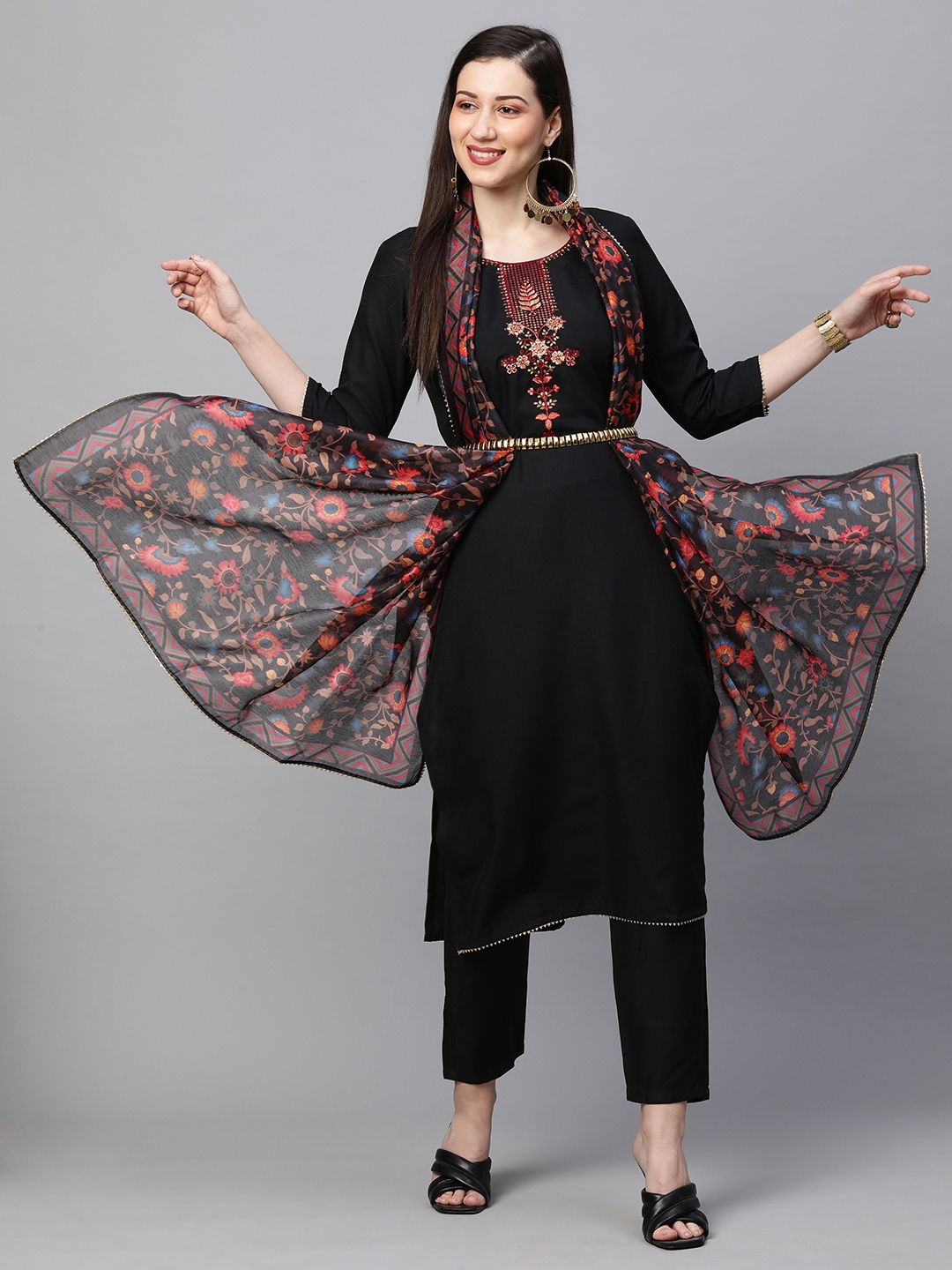 Buy Kalini Women Black Floral Embroidered Thread Work Kurta With