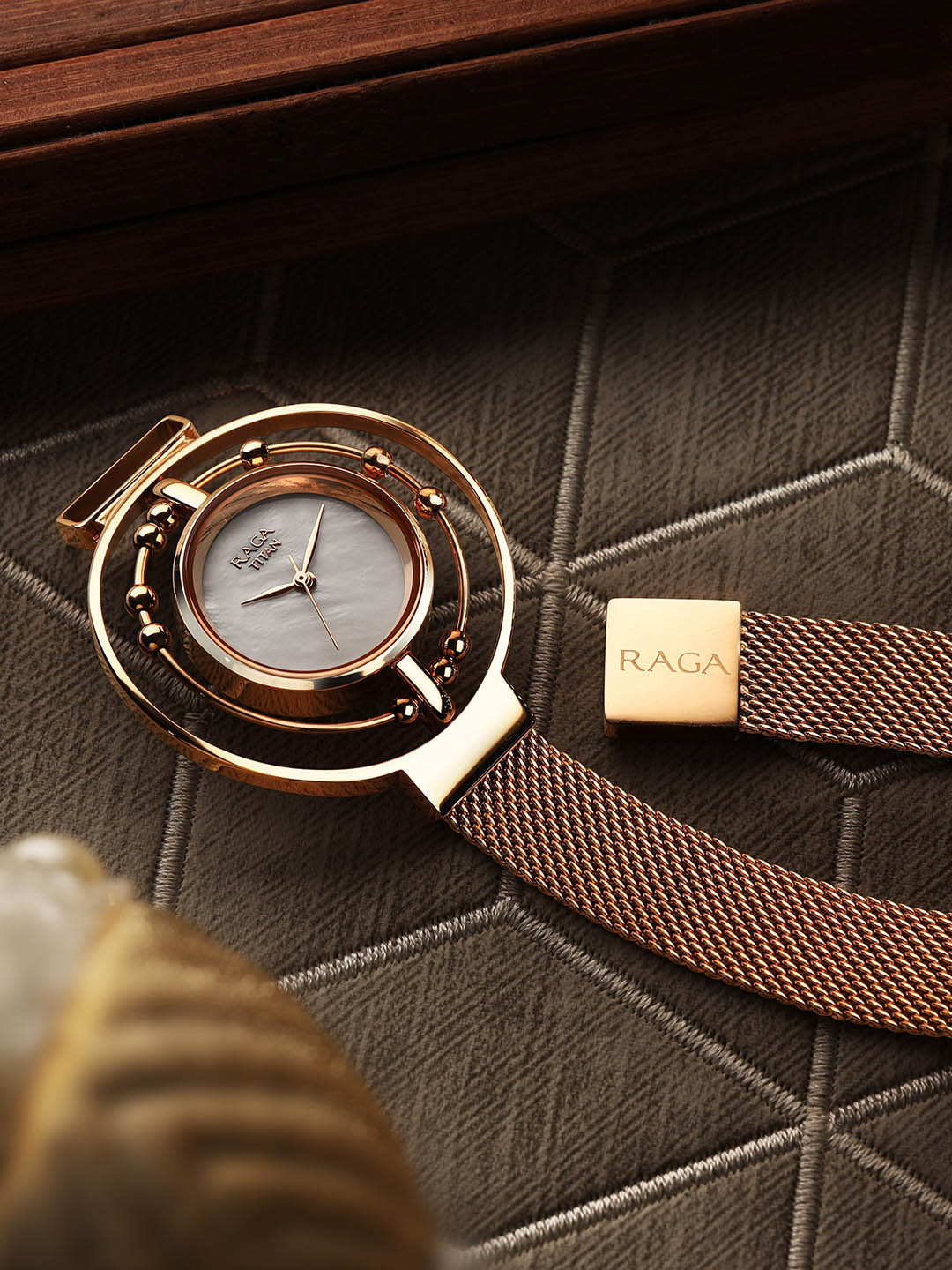 Buy Titan Women White Brass Mother Of Pearl Dial & Rose Gold Toned ...