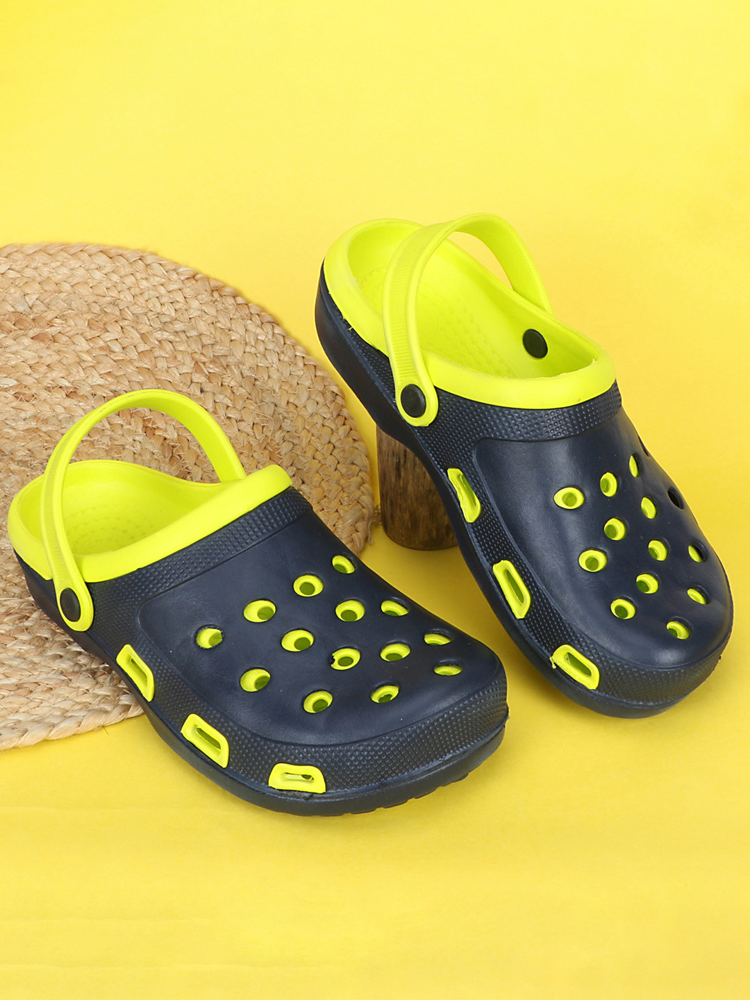 Buy Aqualite Men Clogs Sandals - Sandals for Men 21062042 | Myntra