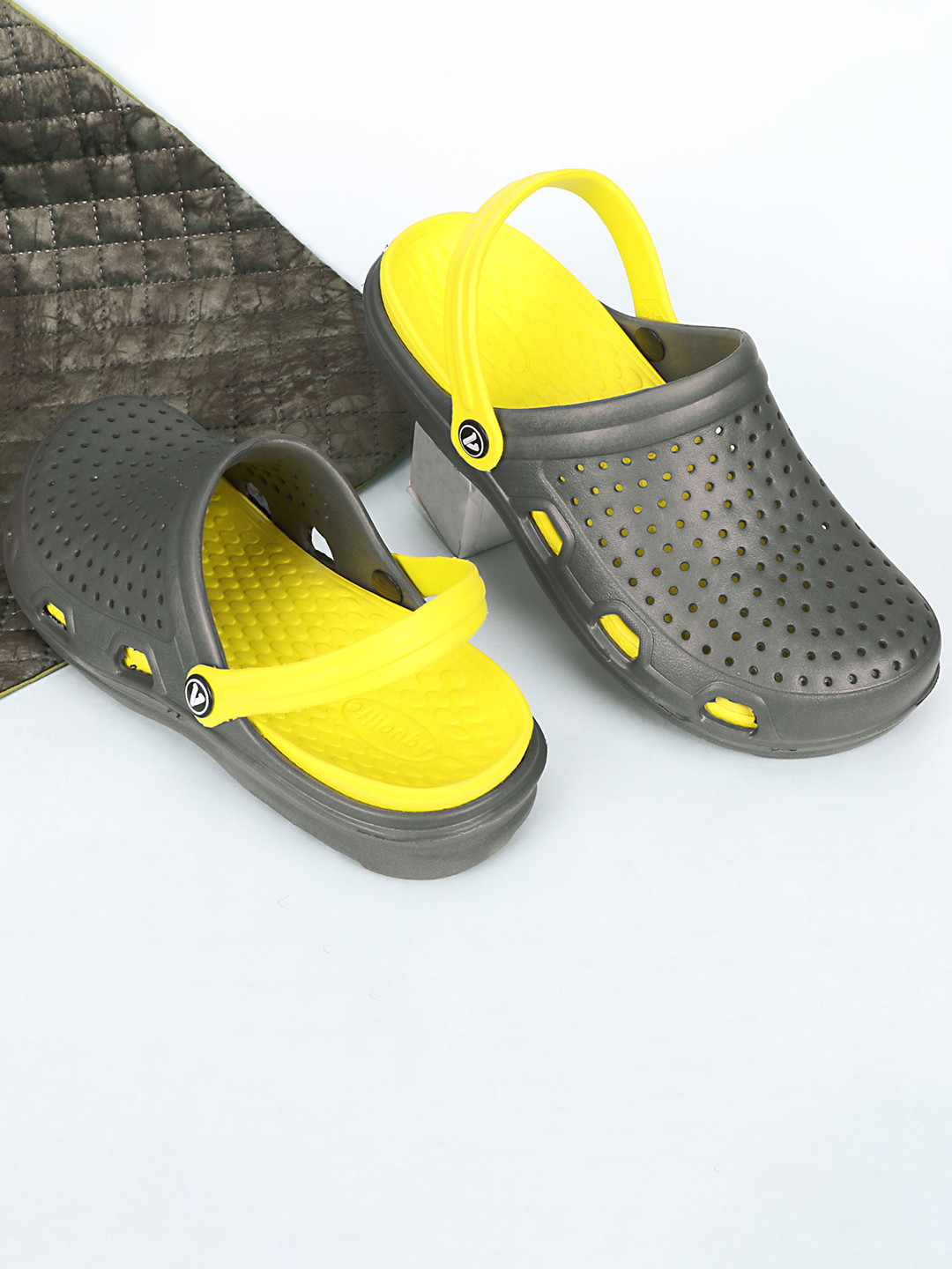 Buy Aqualite Men Croslite Clogs - Flip Flops for Men 21062048 | Myntra