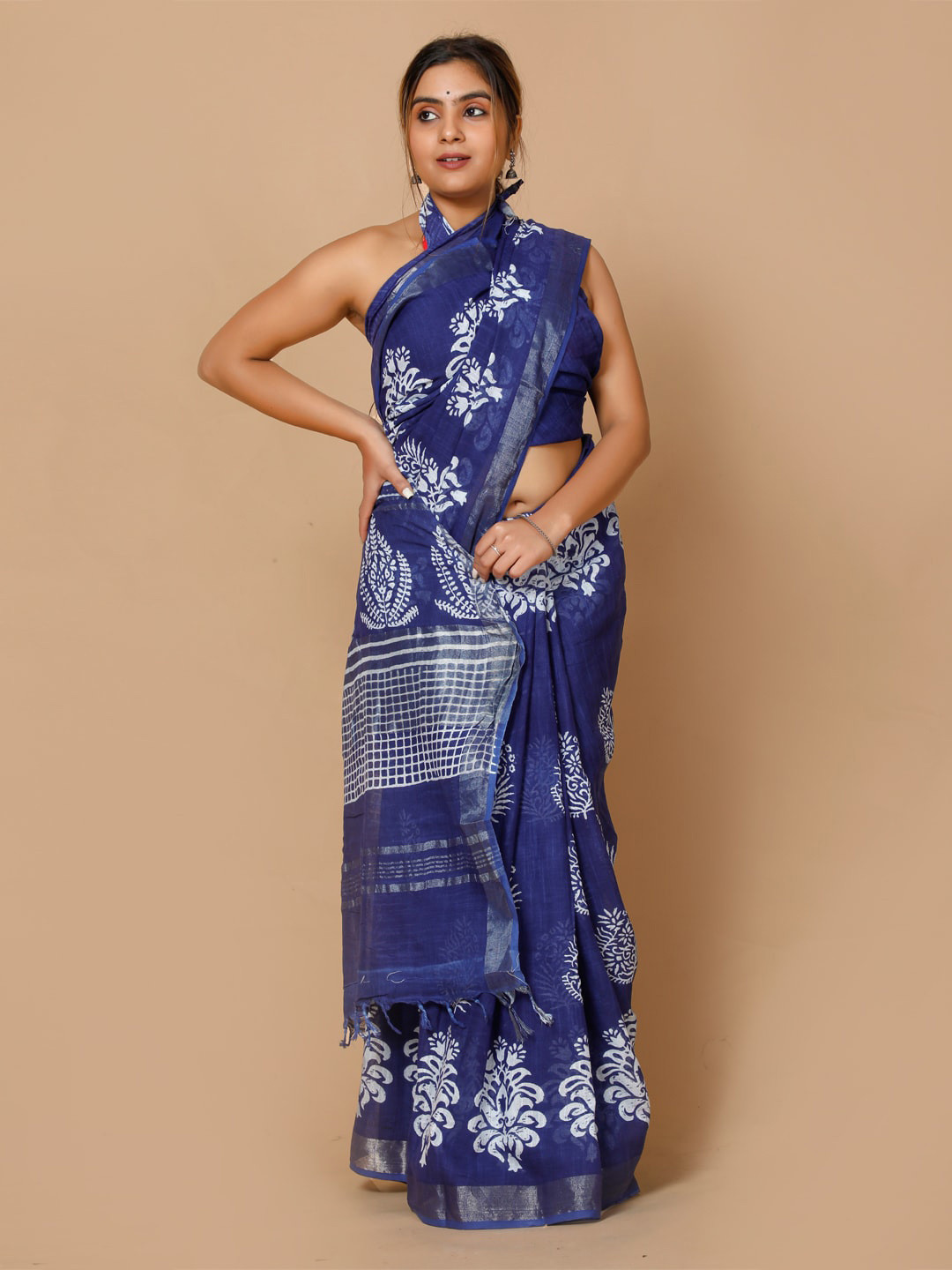 Buy BUTA BUTI Ethnic Motifs Zari Saree - Sarees for Women 21109358 | Myntra