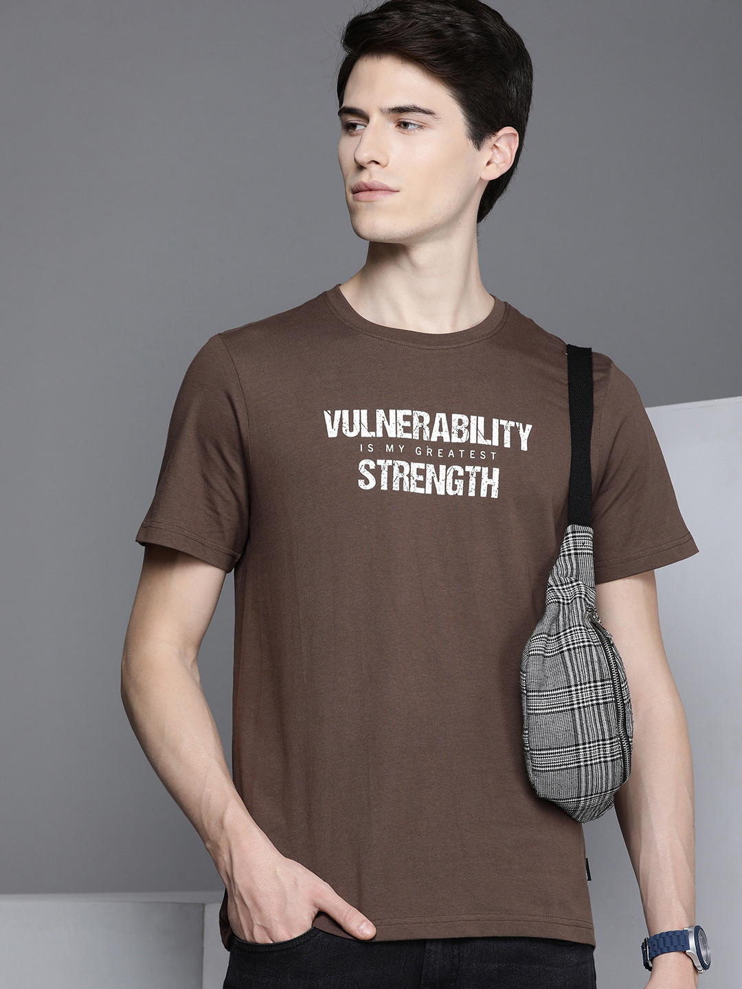 Buy Kenneth Cole Elementary Tee Men Chestnut Brown Typography Printed ...