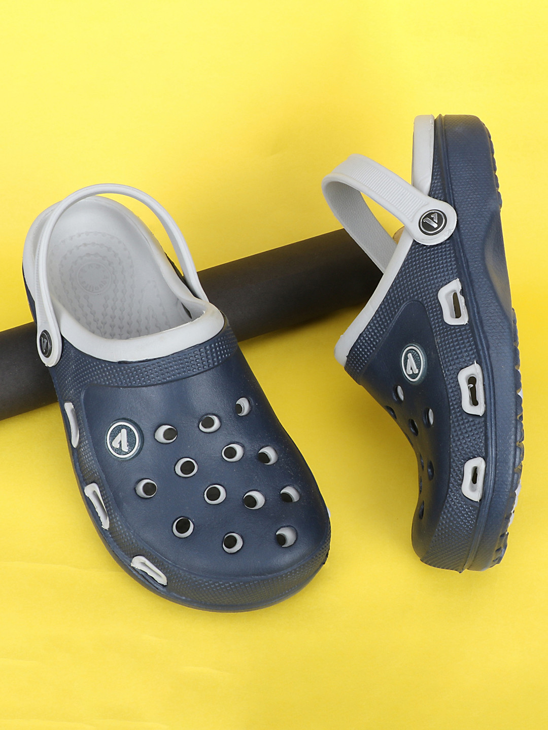 Buy Aqualite Men Solid Clogs - Sandals for Men 21370412 | Myntra