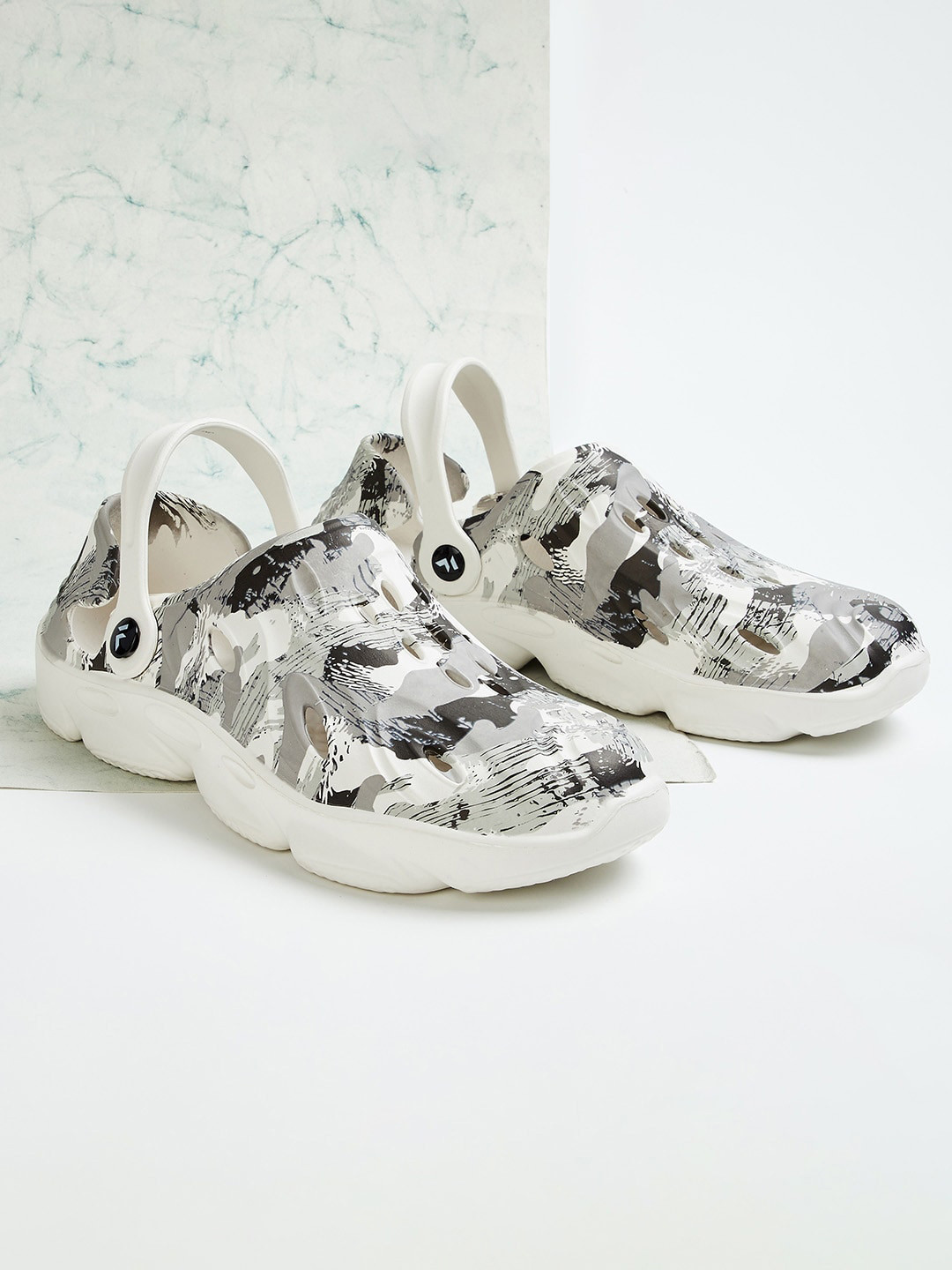 Buy Forca By Lifestyle Men Printed Clogs - Flip Flops for Men 21479320 ...