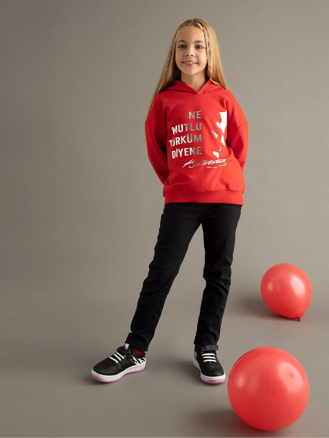 Buy DeFacto Girls Mid Rise Trousers - Trousers for Girls 21480110 | Myntra