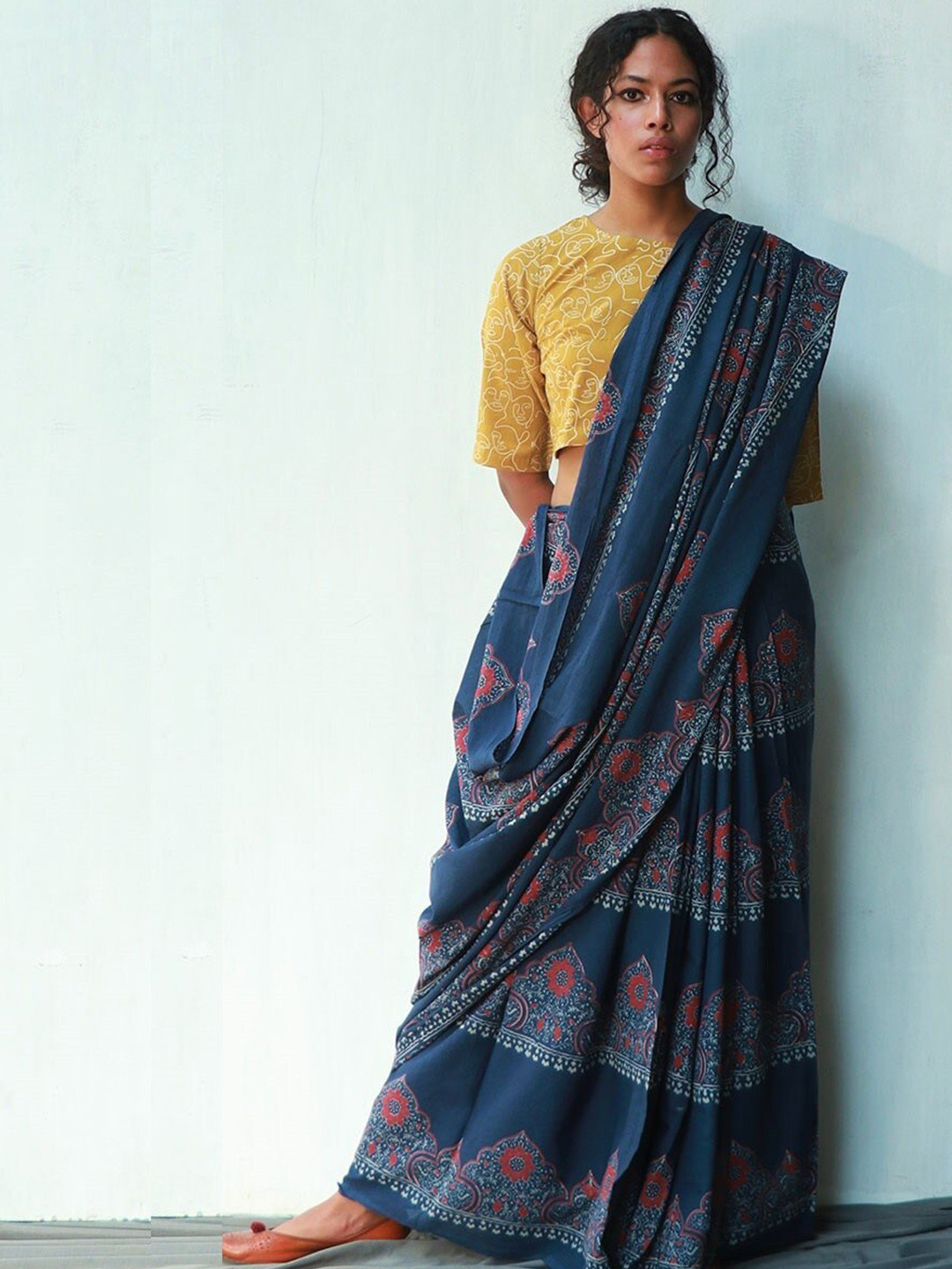 Buy Chidiyaa Ethnic Motifs Pure Cotton Block Print Saree - Sarees for ...