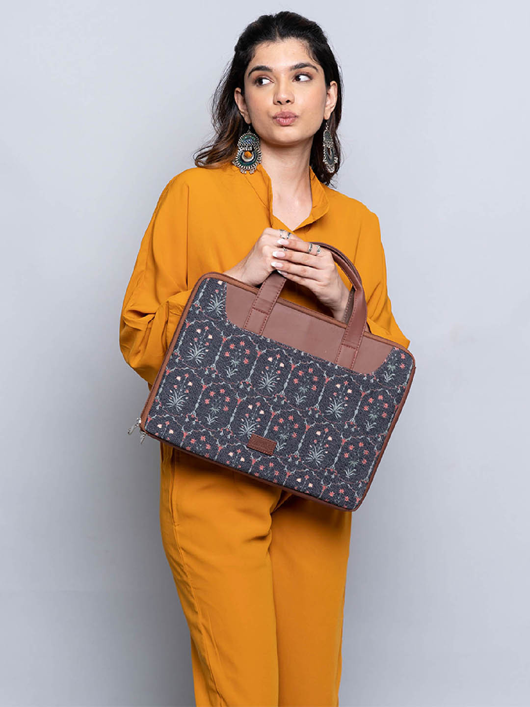 Buy ZOUK Women Black & Blue Printed Jute Laptop Sleeve - Laptop Bag for ...