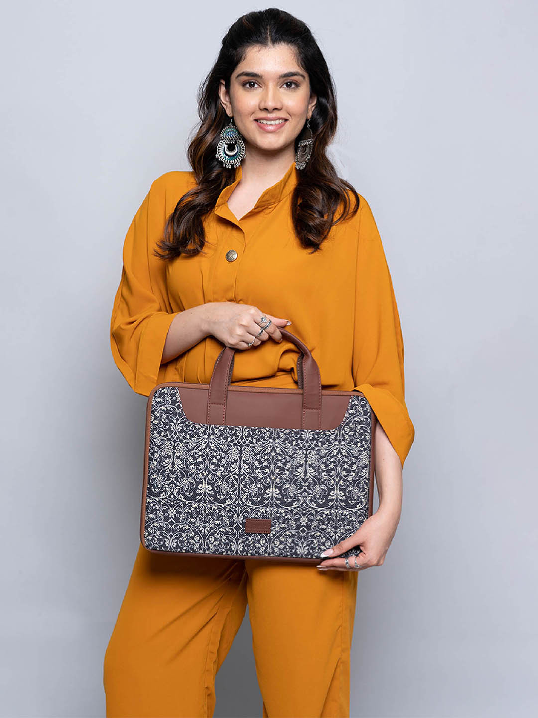 Buy ZOUK Women Black & Brown Printed Jute Laptop Sleeve - Laptop Bag ...