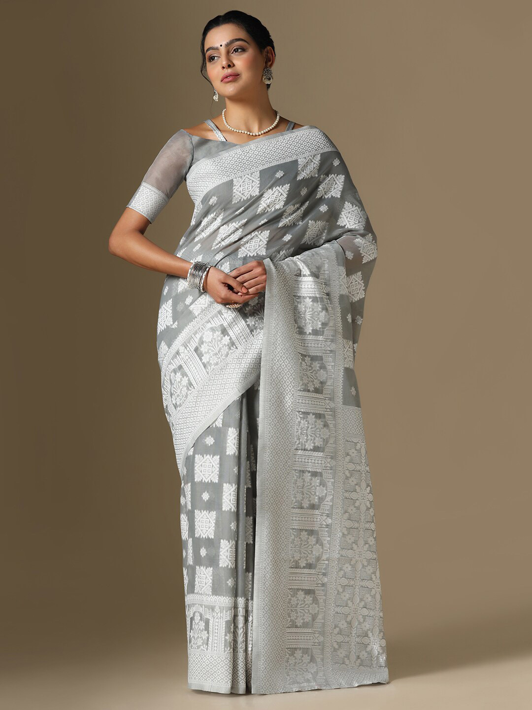 Buy Satrani Ethnic Motifs Saree - Sarees for Women 21815526 | Myntra