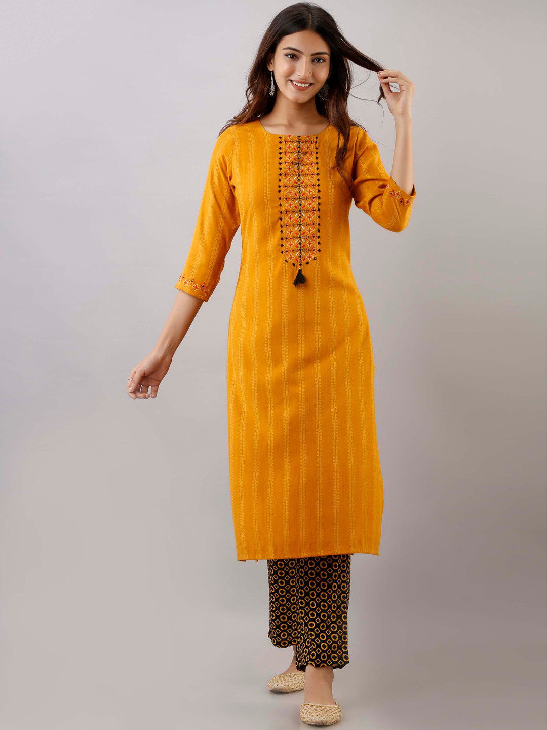 Buy Pankvi Straight Embroidered Kantha Work Kurta With Trousers - Kurta ...