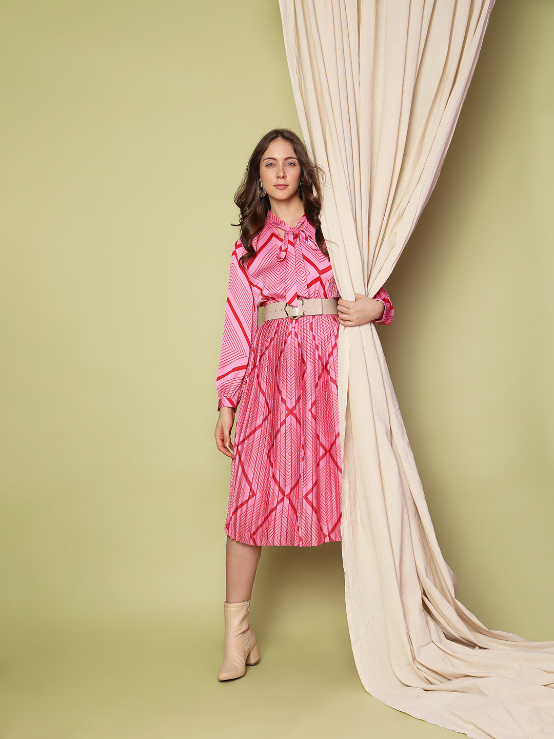 Buy Vero Moda Geometric Printed Tie Up Neck Accordion Pleats A Line ...