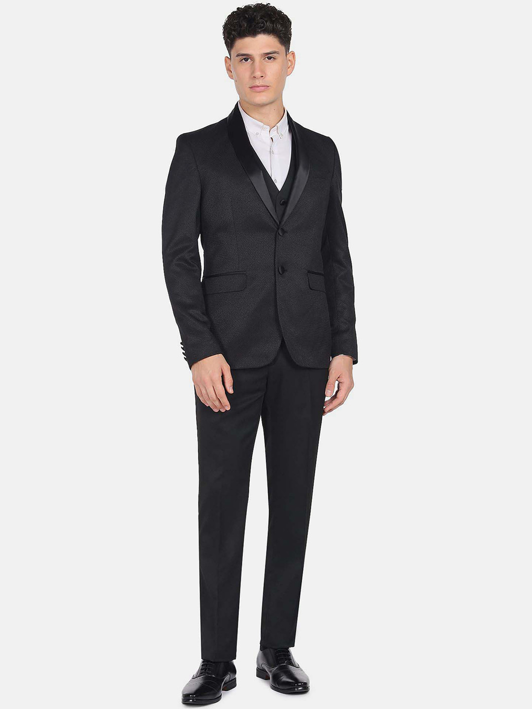 Buy Arrow Men Three Piece Self Design Regular Fit Single Breasted Suit ...