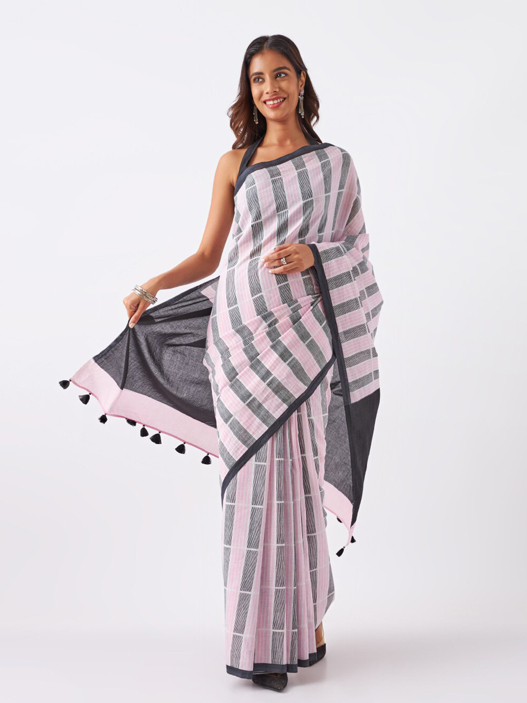 Buy Taneira Striped Pure Cotton Saree - Sarees for Women 22159332 | Myntra