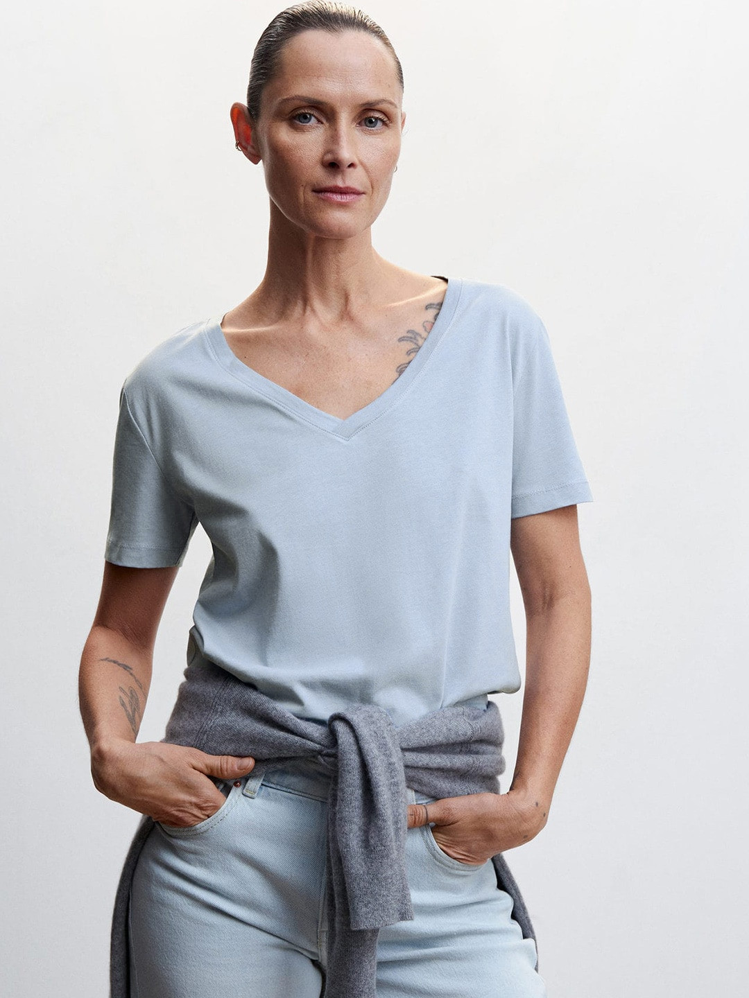 Buy MANGO V Neck Solid T Shirt - Tshirts for Women 22200658 | Myntra