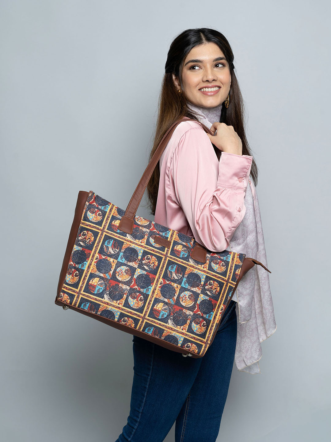 Buy ZOUK Printed Structured Tote Bag - Handbags for Women 22211276 | Myntra